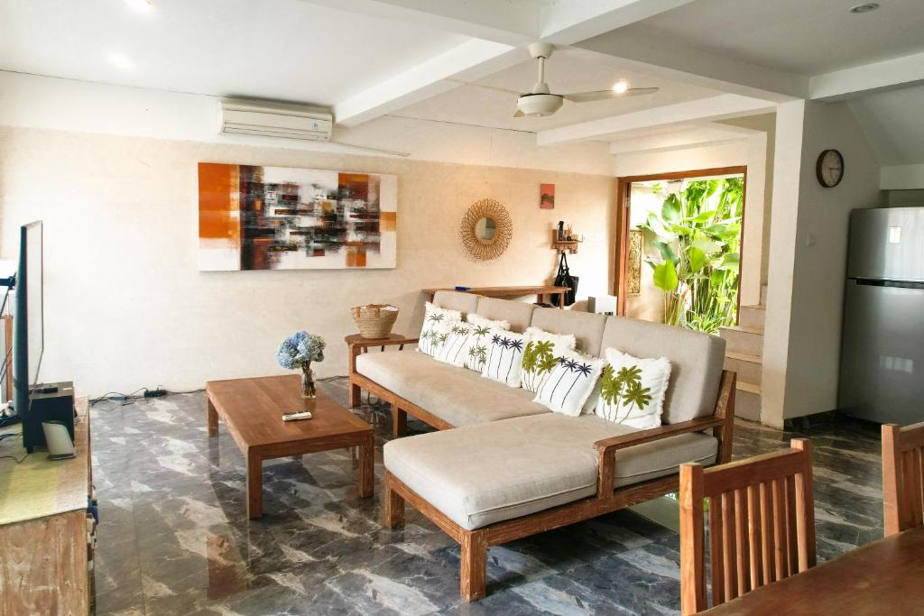 Canggu 4 Bed Family Villa with 360 Rooftop Views, Canggu (updated prices 2026)