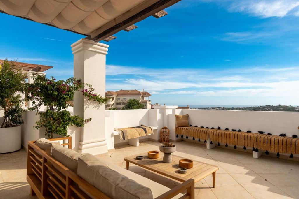 Penthouse with sea view, gym & pool in Puerto Banus, Marbella ...