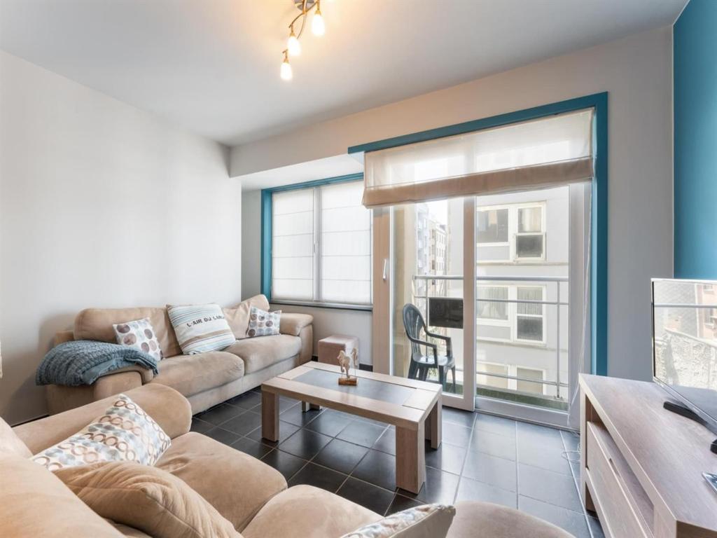 Cosy apartment with terrace for 4 people, Blankenberge (updated prices 2025)