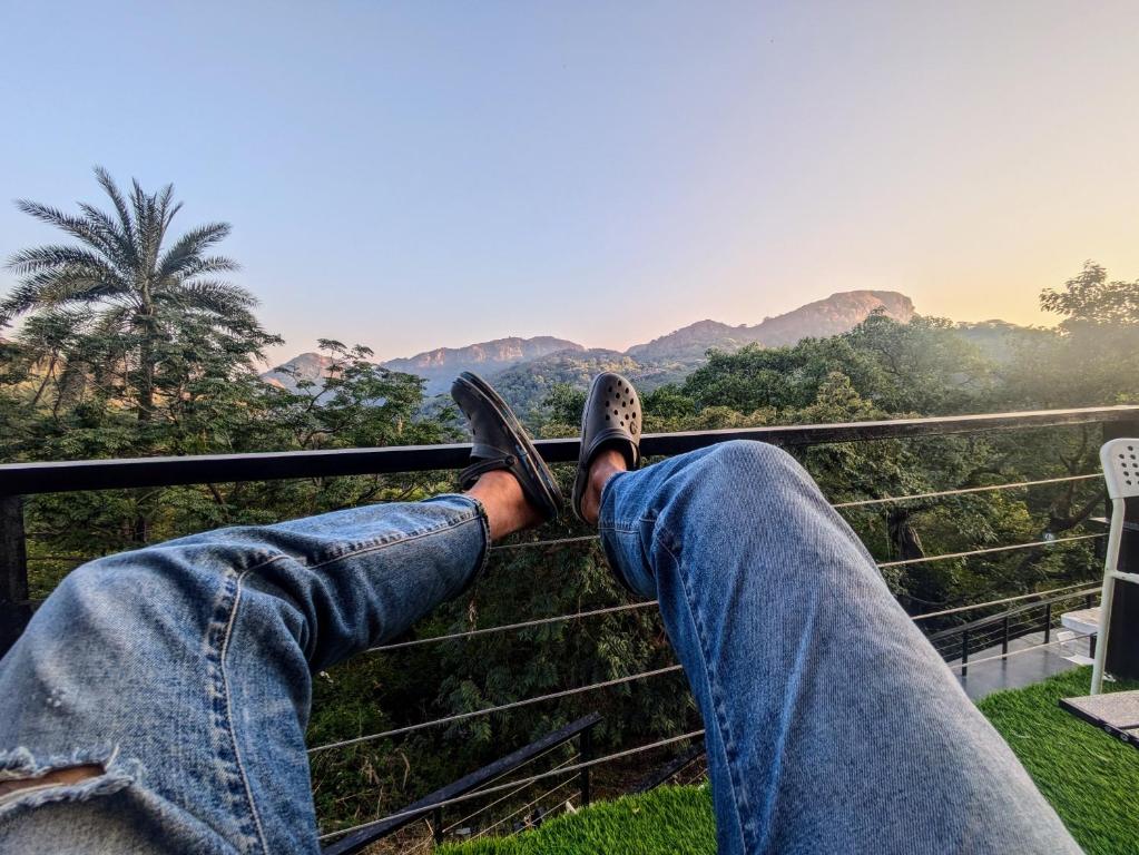 Cliff Canvas, Mount Ābu (updated prices 2026)