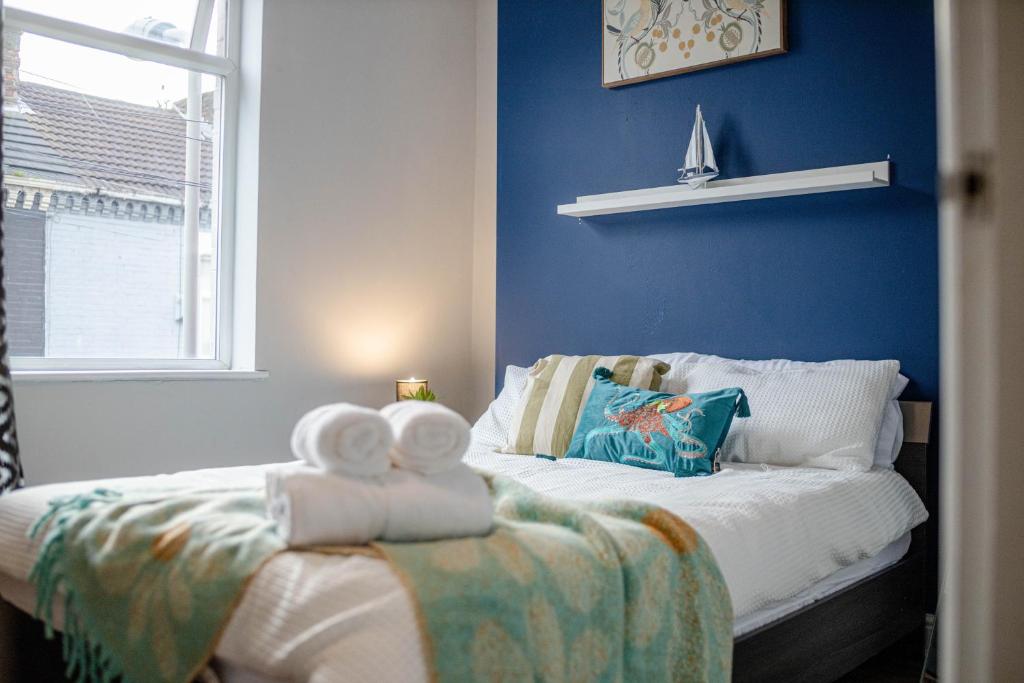 The Shamrock Stadium Side Retreat - Spacious House - Free Parking ...