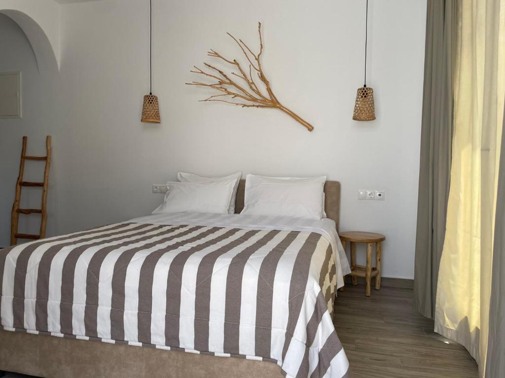 Theofanis on the beach, Agia Anna Naxos (updated prices 2026)