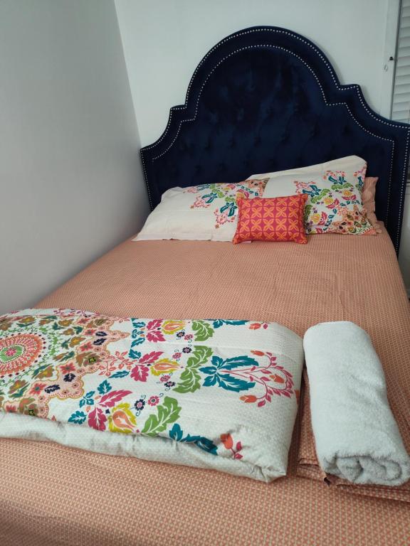 Comfy Private Queen rm A, Locust Manor (updated prices 2026)
