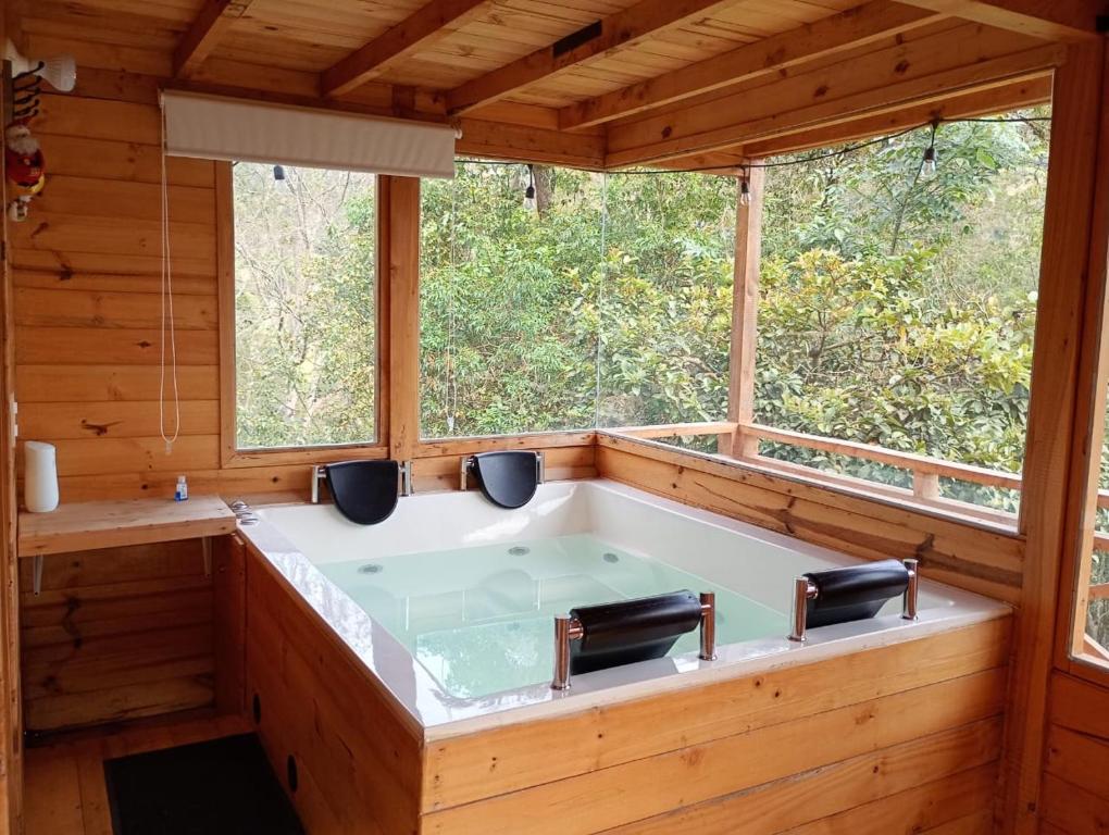 Ecocabañas B&B - Cabaña de lujo con jacuzzi privado cerca a termales ...