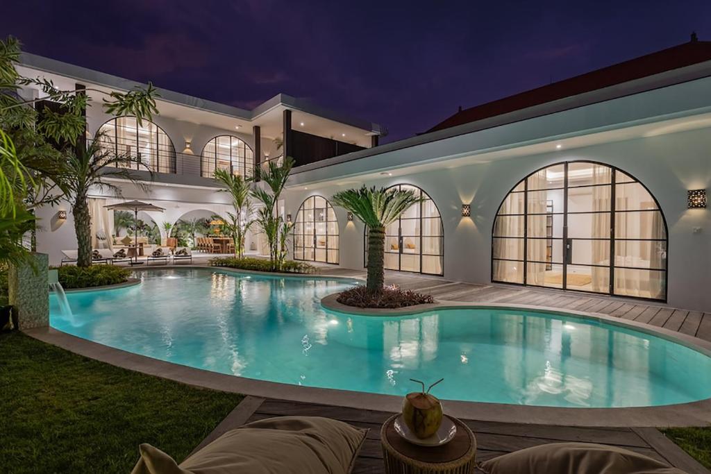 Villa Cebossa by Optimum Bali Walk to Beach - Finn's Canggu, Canggu ...