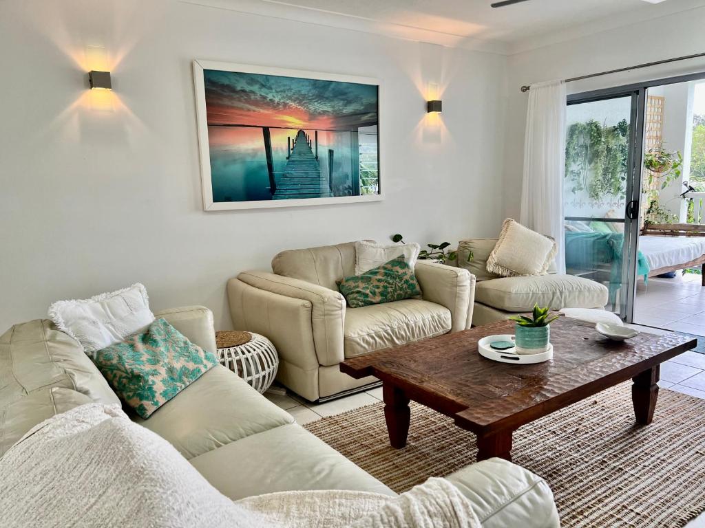 Tropical resort vibes - Northern beaches Cairns, Trinity Beach (updated ...