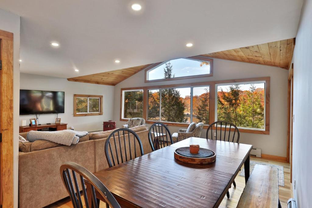 Lakeside Lodge at Fern Lake - 3BR, 1BA Waterfront with Dock, Brandon ...