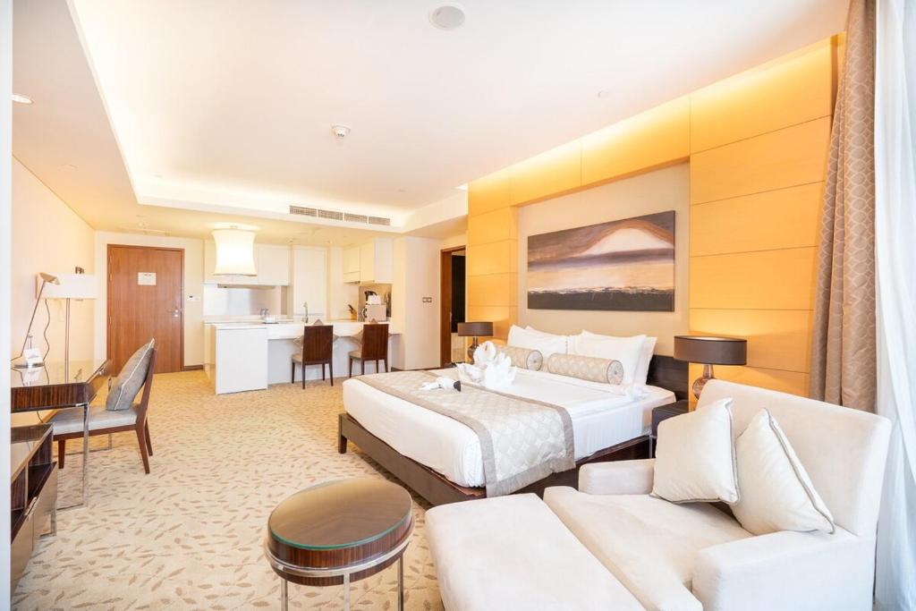 Elegant Studio Apartment Perfect for 2 at The Address Dubai Mall, Dubái ...
