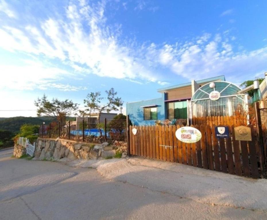 Yeoncheon Jjongi and Mary Pet Friendly Pension, Yeoncheon (updated ...