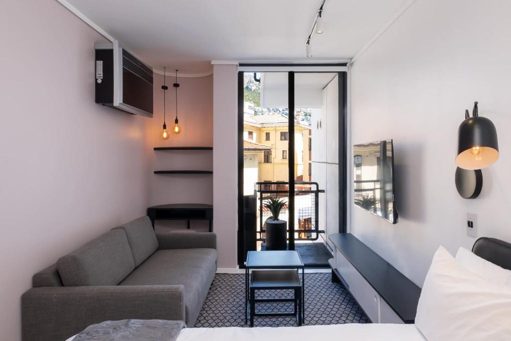 Flamingo 404 - Sea Point Studio Apartment, Cape Town (updated prices 2026)