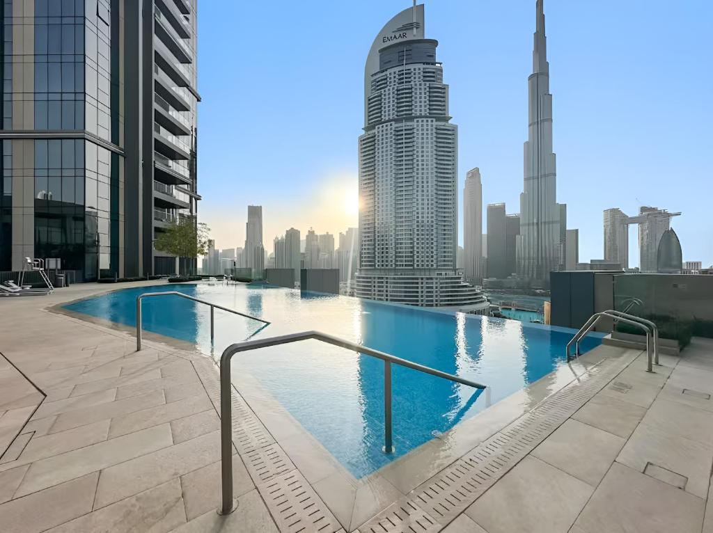 Burj View Infinity Pool - Dubai Mall Connection, Dubai (updated prices ...