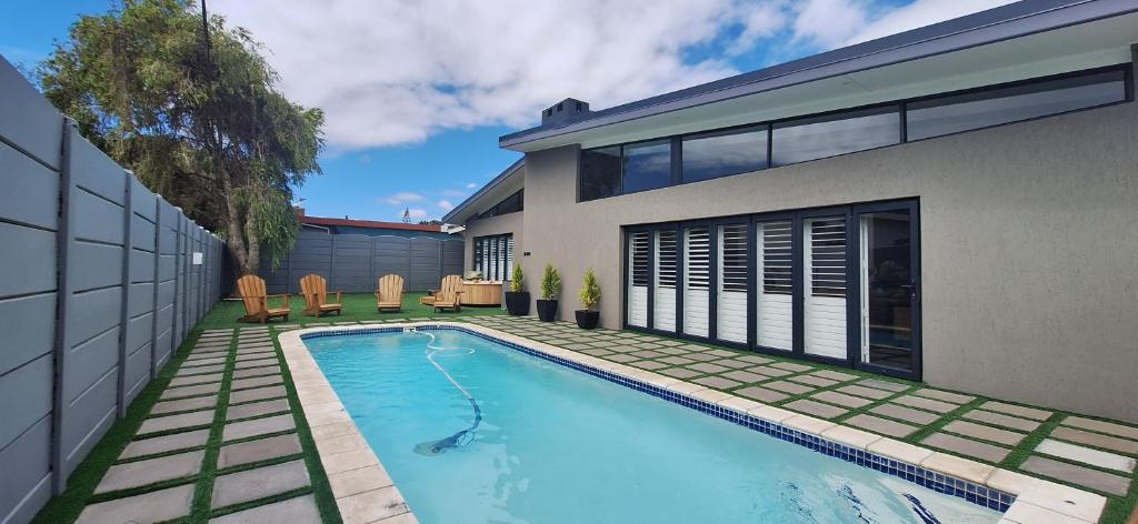 Comfort Cove, Cape Town (updated prices 2025)