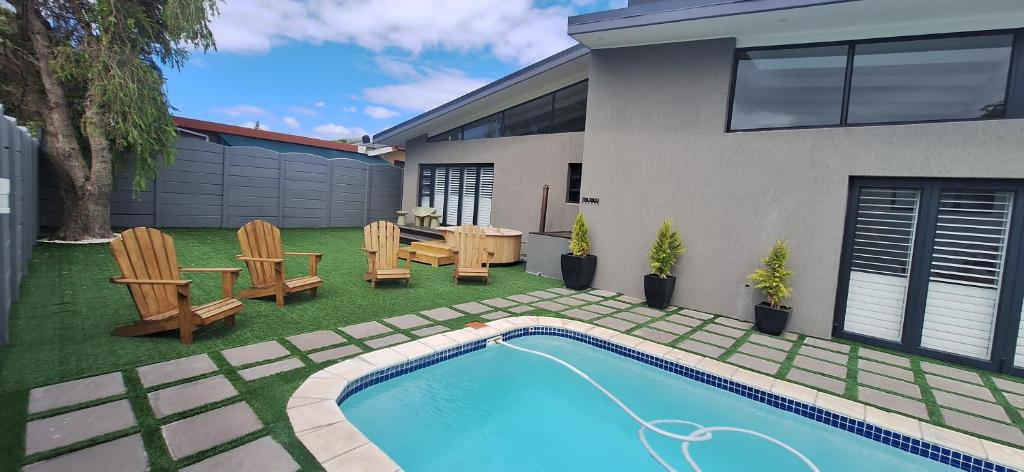 Comfort Cove, Cape Town (updated prices 2025)