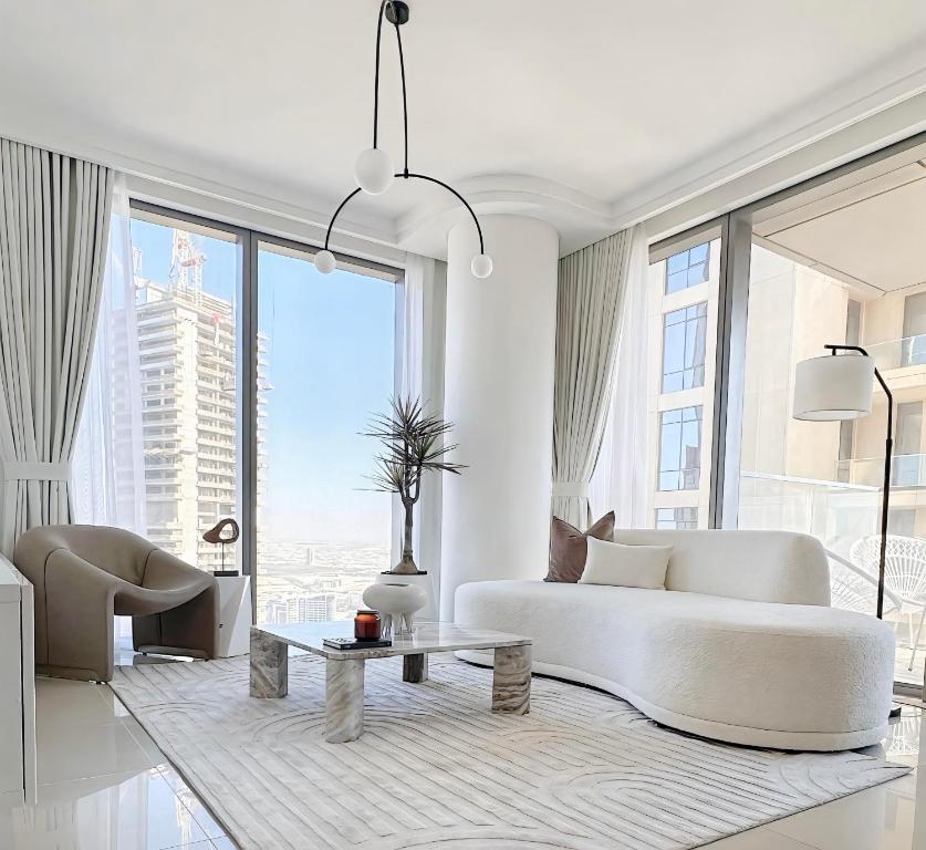 杜拜的Downtown Dubai- Lux Infinity Pool - Burj View - Dubai Mall ...