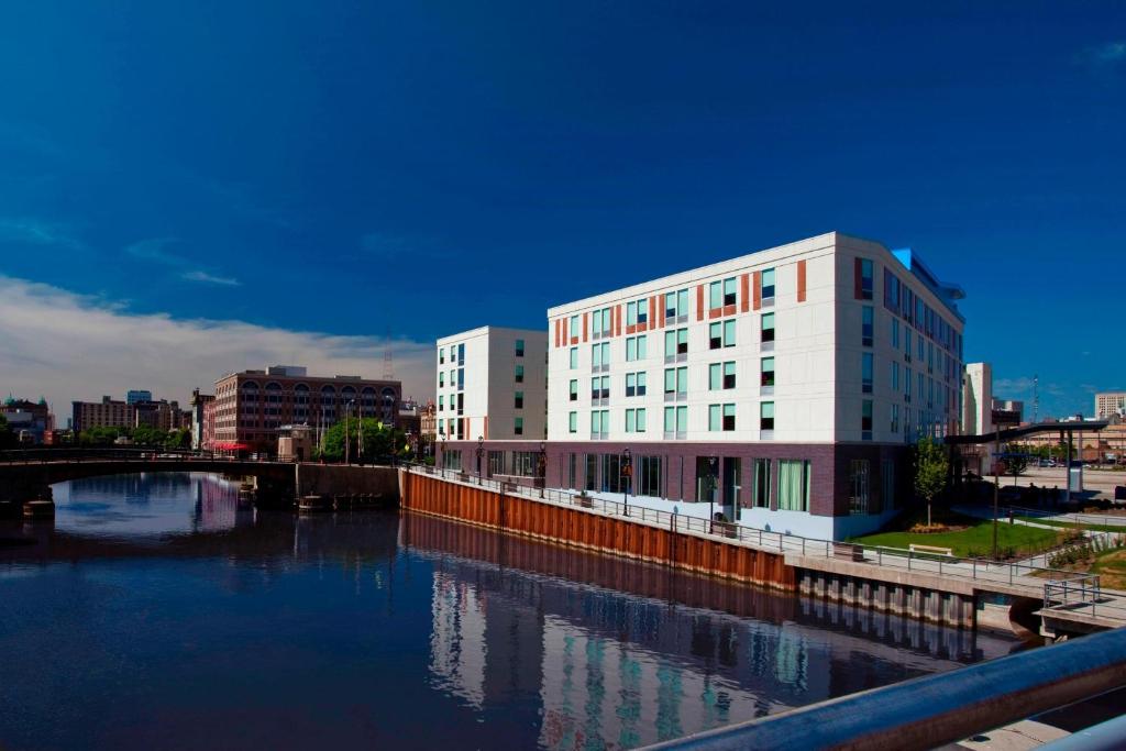 aloft Hotel Milwaukee Downtown, Milwaukee (updated prices 2025)