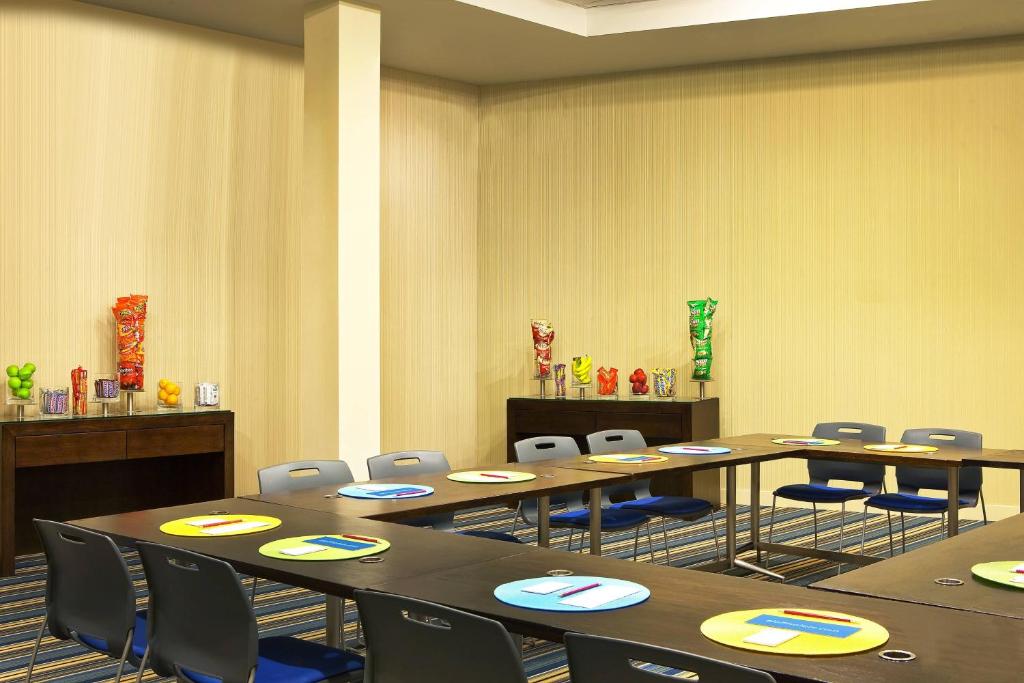 aloft Hotel Milwaukee Downtown, Milwaukee (updated prices 2025)