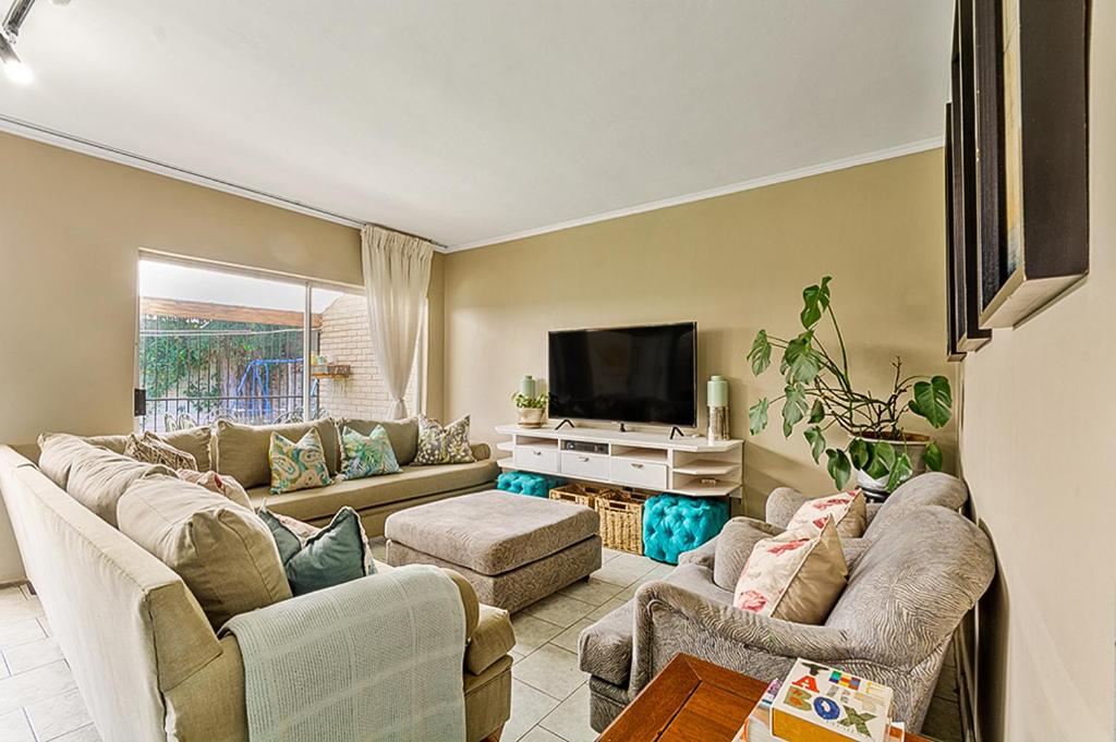 Cozy Escape in Windsor West, Johannesburg (updated prices 2026)