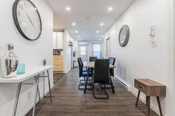 Huge 3 Bedroom Condo with a Large Patio, Montréal (updated prices 2026)