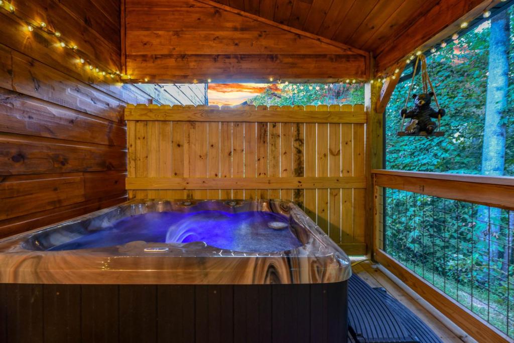 Mystical Morning Hot Tub, Arcade, and More, Gatlinburg (updated prices ...