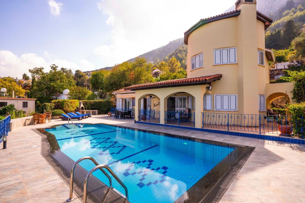 4-bedroom villa with amazing views, Lapithos (updated prices 2025)