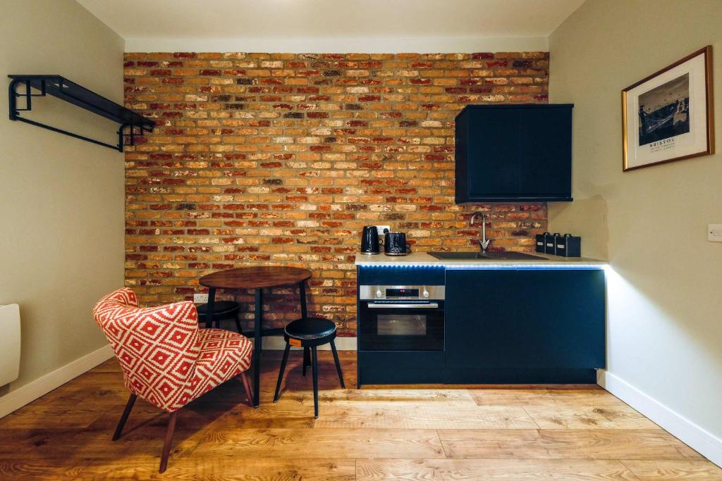 The Willow studio 6, Bristol (updated prices 2025)