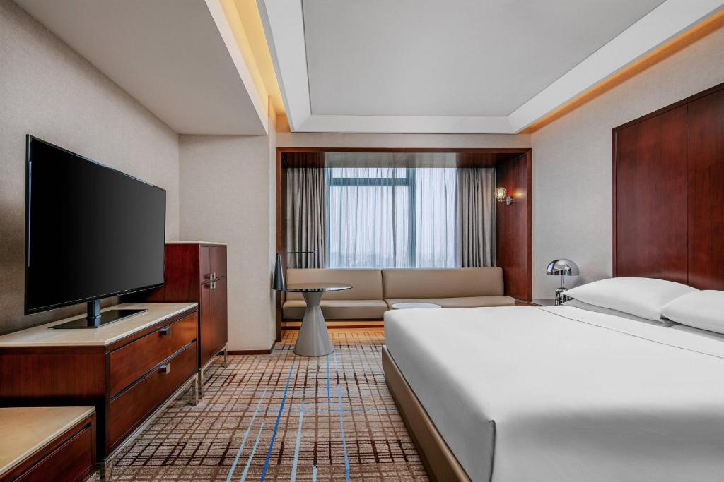 Renaissance Shanghai Zhongshan Park Hotel, Shanghai (updated prices 2025)