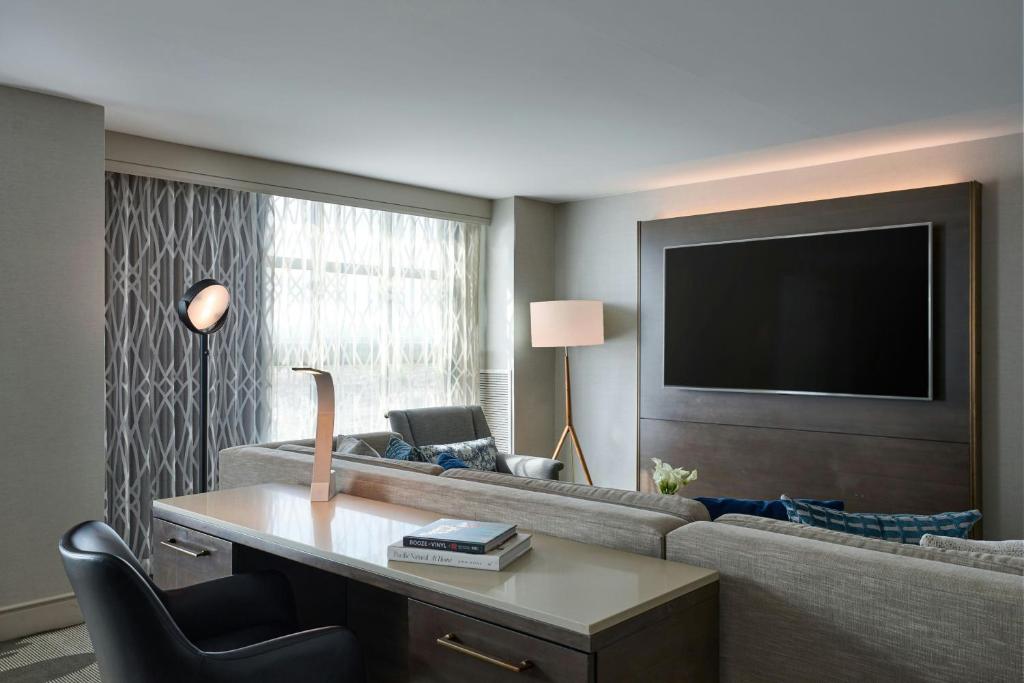 Renaissance Los Angeles Airport Hotel, Los Angeles (updated prices 2025)