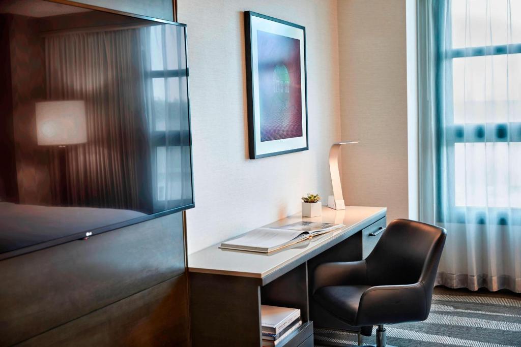 Renaissance Los Angeles Airport Hotel, Los Angeles (updated prices 2025)