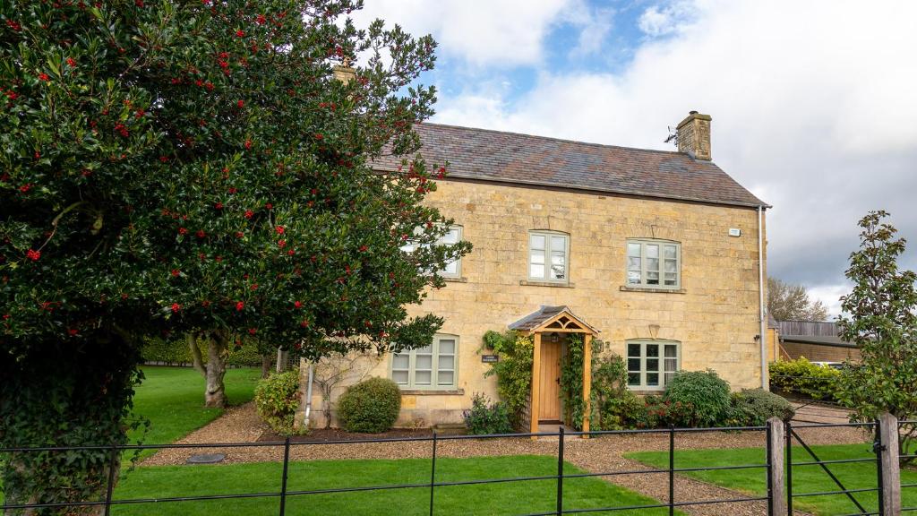 Todenham Farmhouse, Todenham (updated prices 2026)