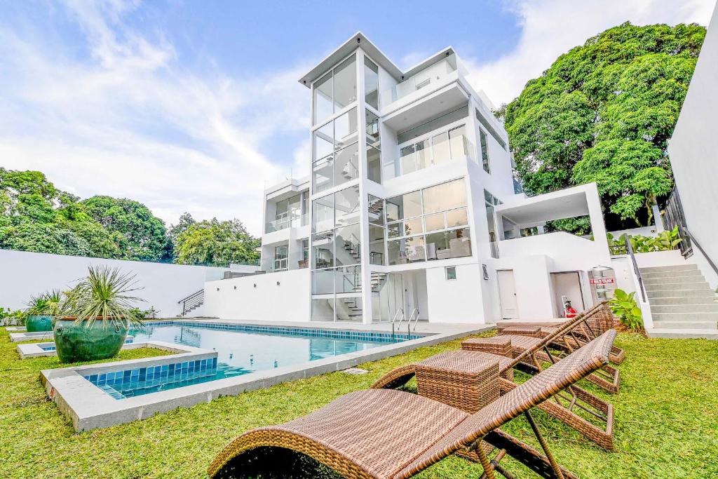 Luxurious Cliff House Tagaytay, Tagaytay (updated prices 2026)