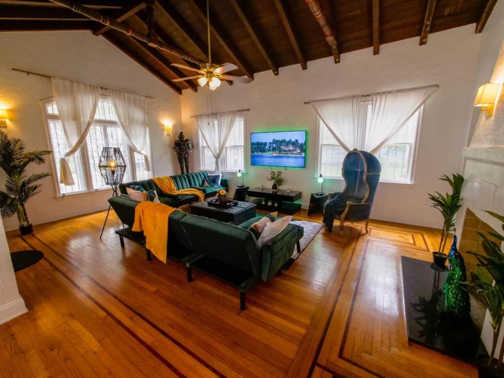 Unique & Extravagant Miami home, Miami (updated prices 2025)