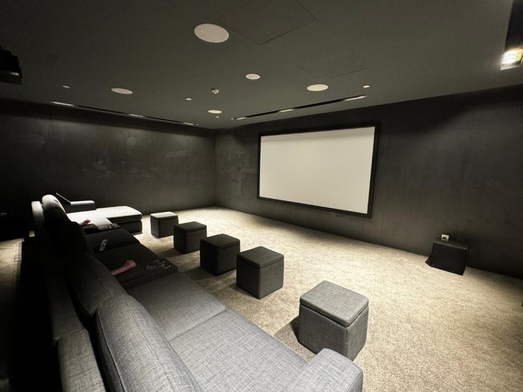 Oakley Square Oasis in JVC, Dubái (precios actualizados 2025)