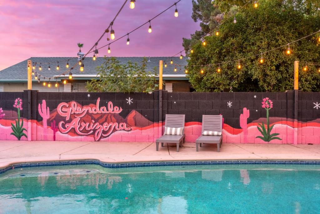 6 Br Resort Style Home Pool Game Room Fire Pit, Glendale (updated ...