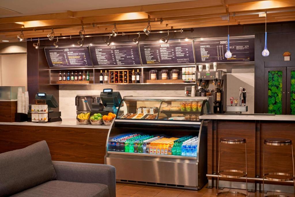 Courtyard by Marriott Toronto Downtown, Toronto (updated prices 2025)