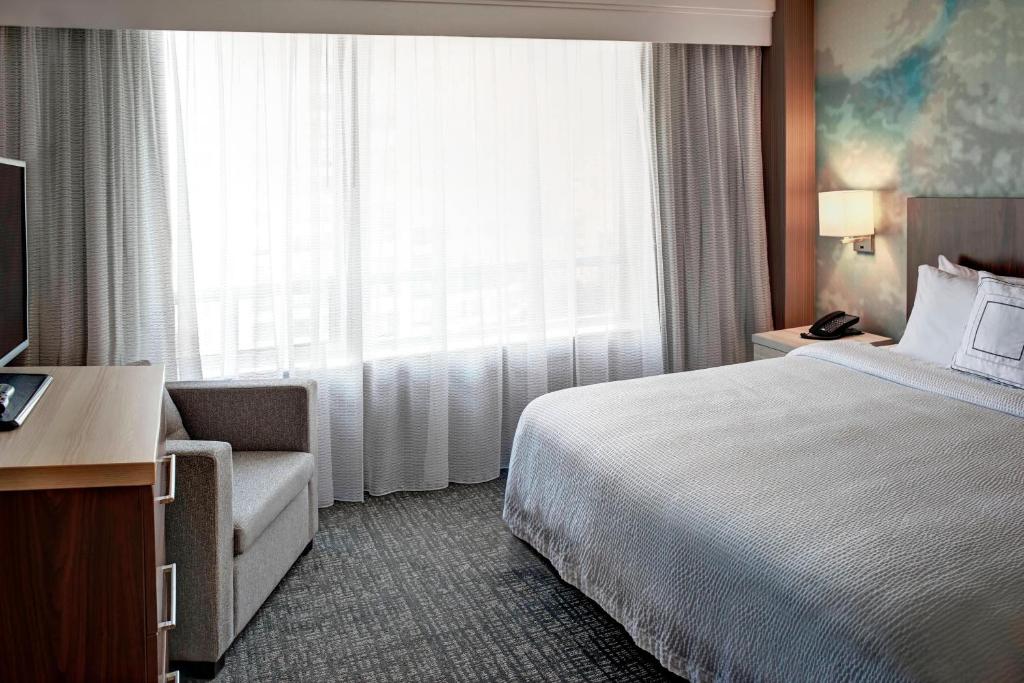 Courtyard by Marriott Toronto Downtown, Toronto (updated prices 2025)