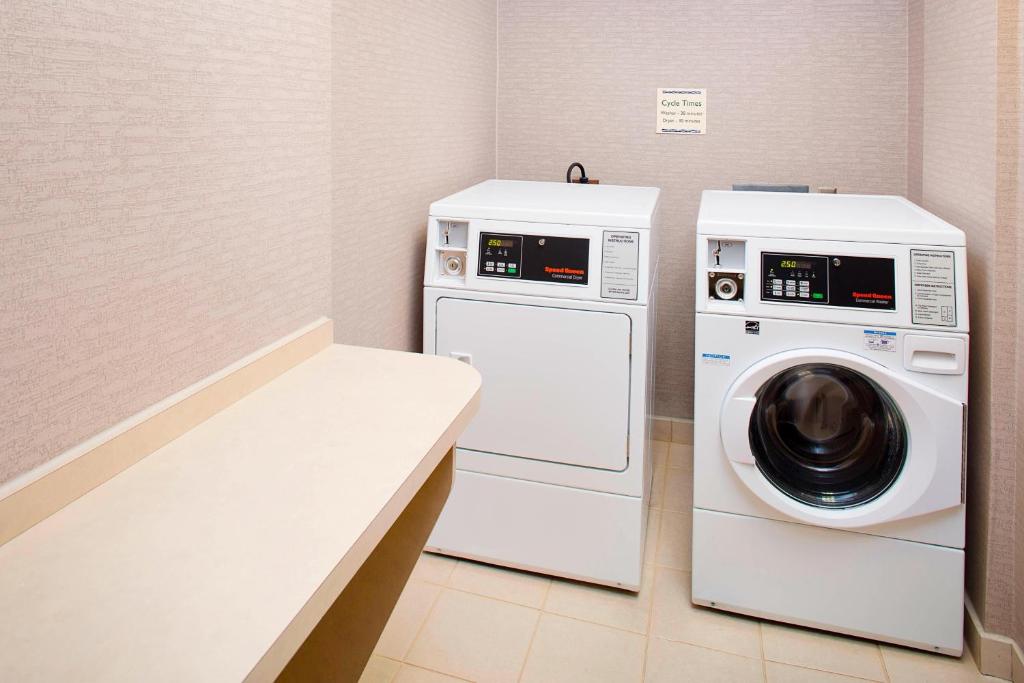 Courtyard by Marriott Roanoke Airport, Roanoke (updated prices 2025)