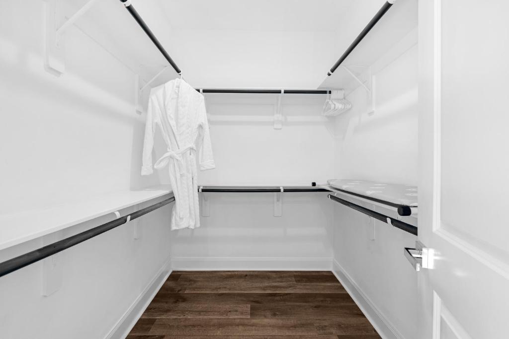 Designer Rooftop Skyline Home in Eado, Houston (updated prices 2025)