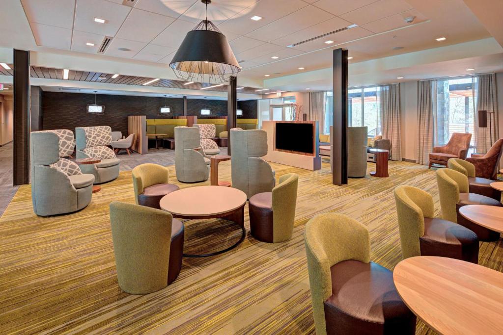 Courtyard by Marriott Appleton Riverfront, Appleton (updated prices 2025)