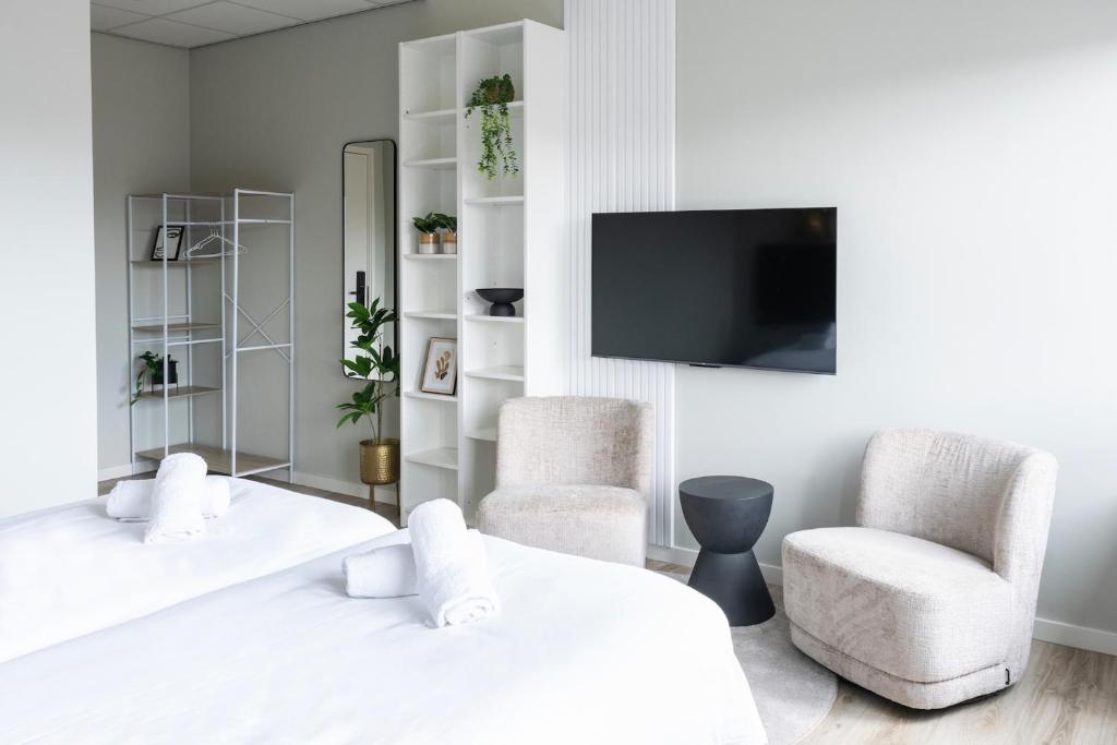 Relaxing Private Suite w Bathroom & Wi-Fi, Raamsdonksveer (updated ...