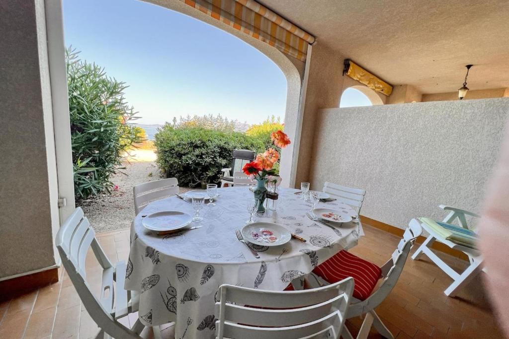 Manon - Beach by foot Terrace with sea view, Pietrosella (updated ...