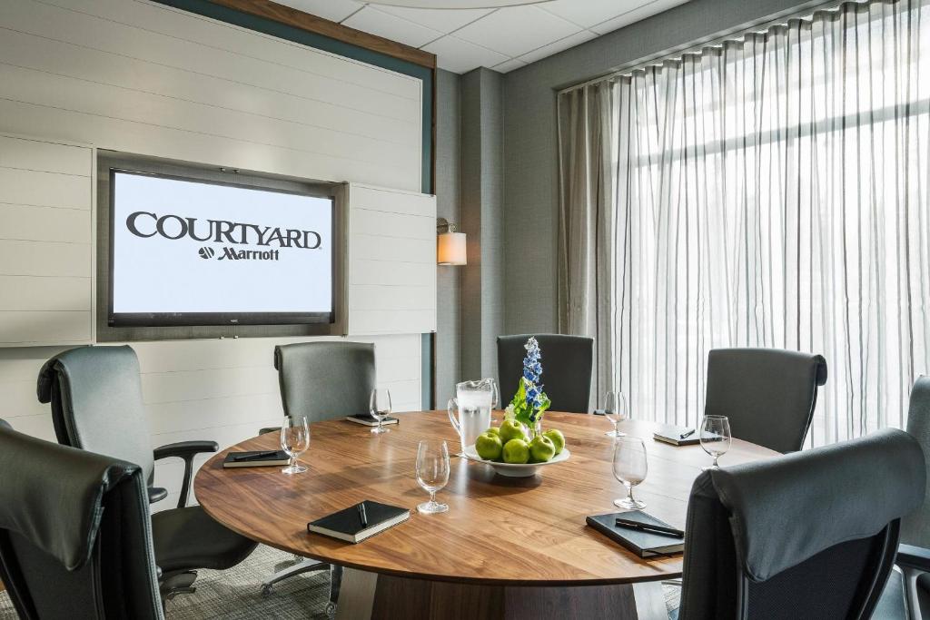Courtyard Burlington Harbor, Burlington (updated prices 2025)