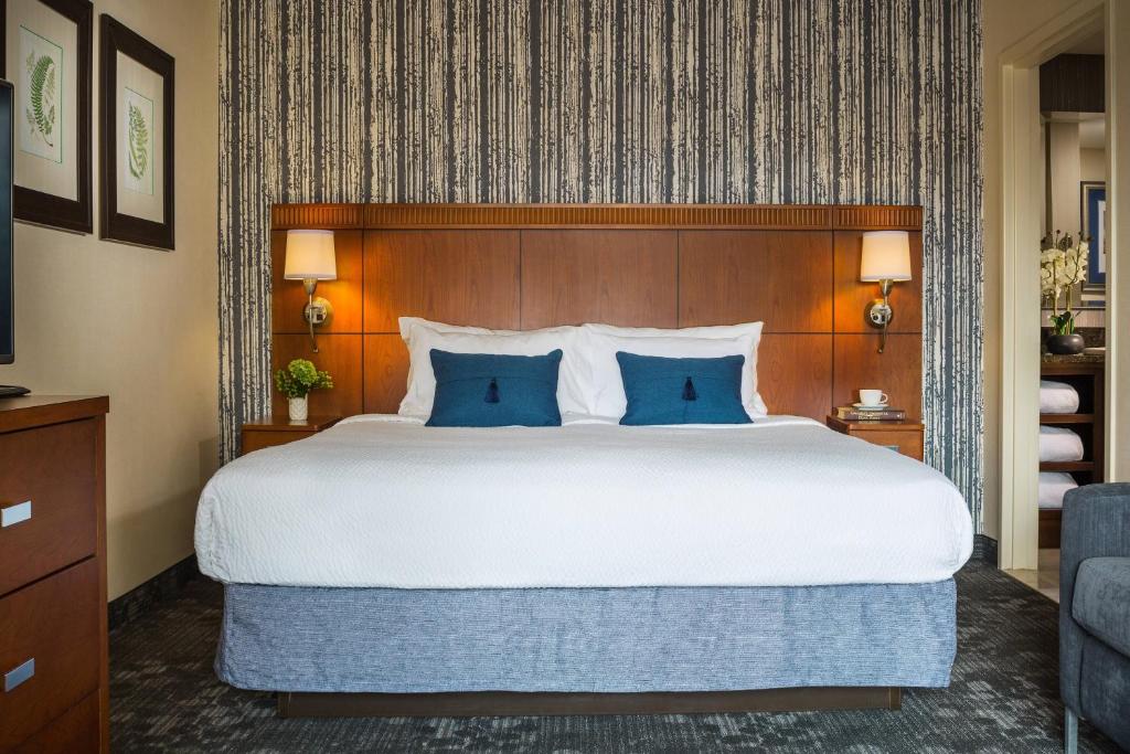 Courtyard Burlington Harbor, Burlington (updated prices 2025)