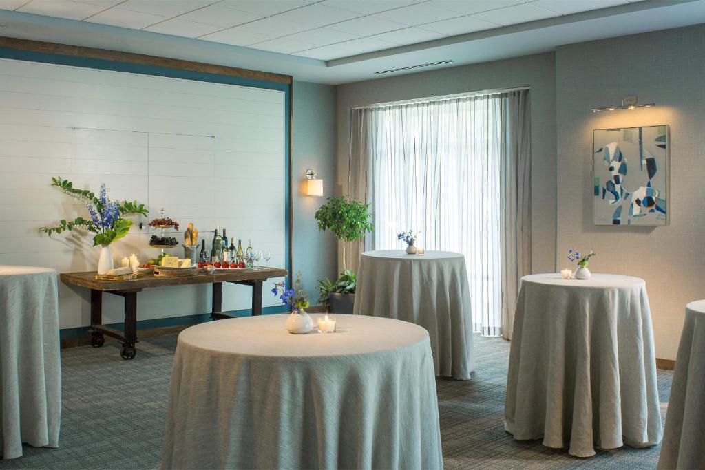Courtyard Burlington Harbor, Burlington (updated prices 2025)