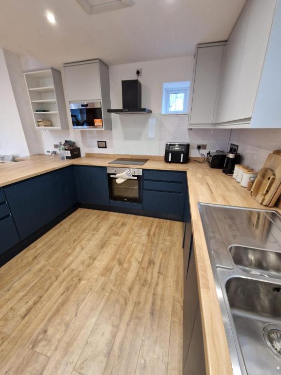 Alex, mornflake, train station, M6, parking, professional, Crewe ...