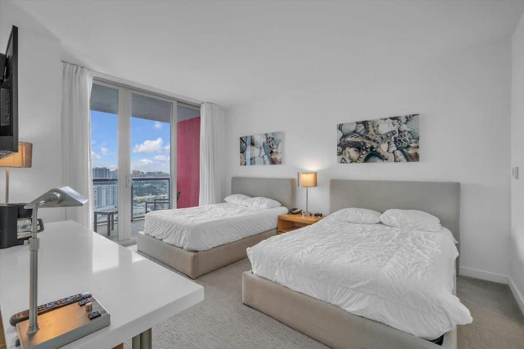 Stunning 30th-Floor Studio at Beachwalk Resort, Hallandale Beach ...