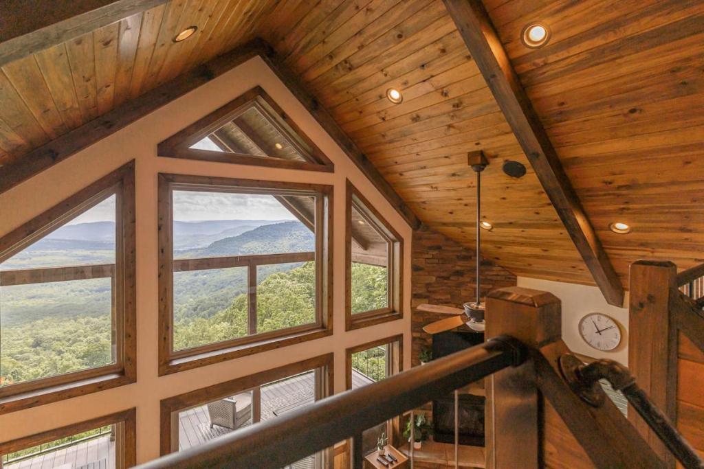 Canyon View Treehouse- Relaxing Getaway in Jasper with an Amazing View ...
