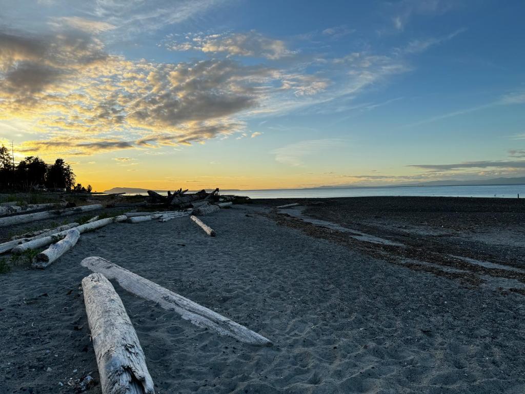 Shorewater Resort Beachfront Condo, Qualicum Beach (updated prices 2025)