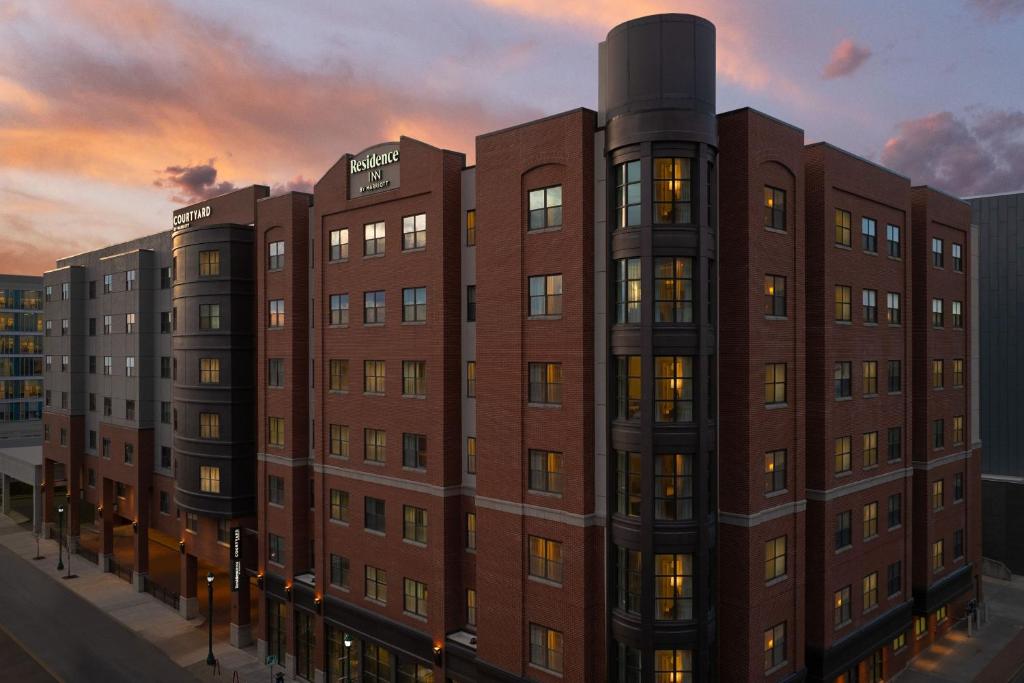 Courtyard by Marriott Syracuse Downtown at Armory Square, Syracuse ...