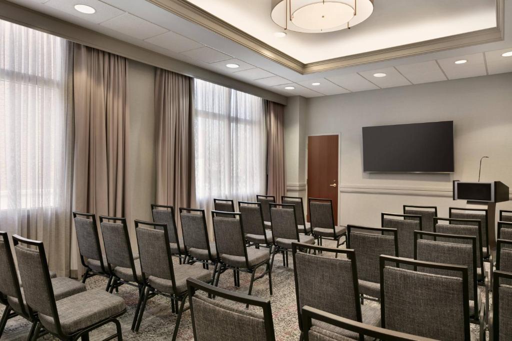 Courtyard by Marriott Tysons McLean, Tysons Corner (updated prices 2025)