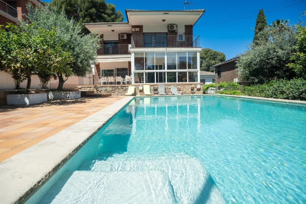 Elis house Piscina Privada Villa Mediterránea, Castelldefels (updated ...